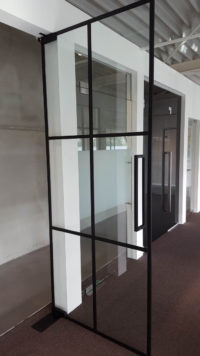 Porte en verre avec cadre en acier pour l'intérieur l Glassdesign